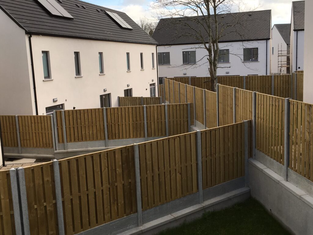 HIT & MISS TIMBER FENCE PANELS – My Home & Garden